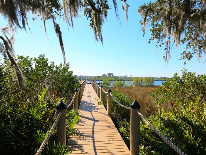 Amazing Benefits of a Luxury Waterfront Home near Lakewood Ranch